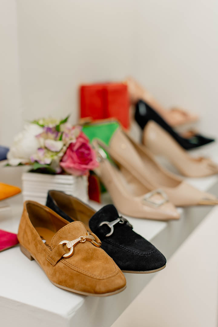 Zanni & Co – Whos 4 Shoes